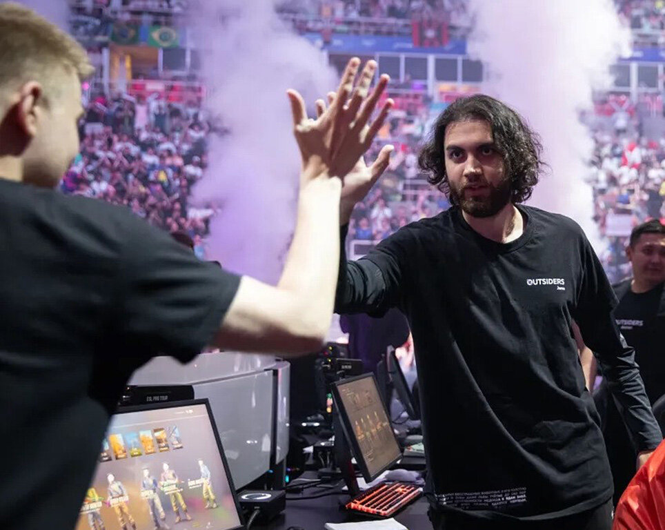 Ребята в команде Outsiders взяли первое место по Counter-Strike: Global ...